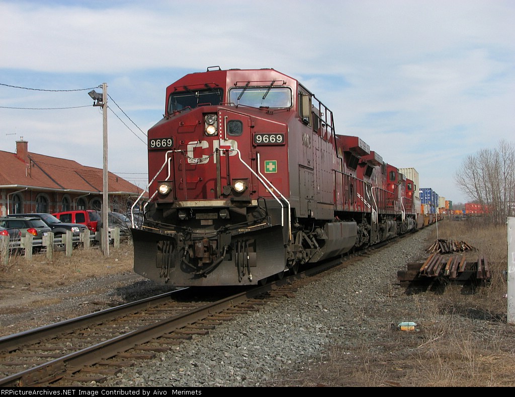CP 9669 at Cobourg